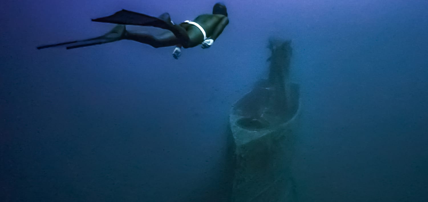 Diving 52m to the HMS Perseus submarine wreck on a single breath ...