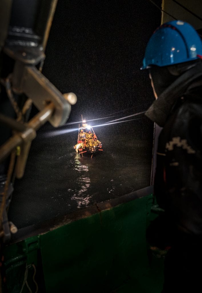 Into the dark: Studying the effects of light pollution on Arctic marine ...