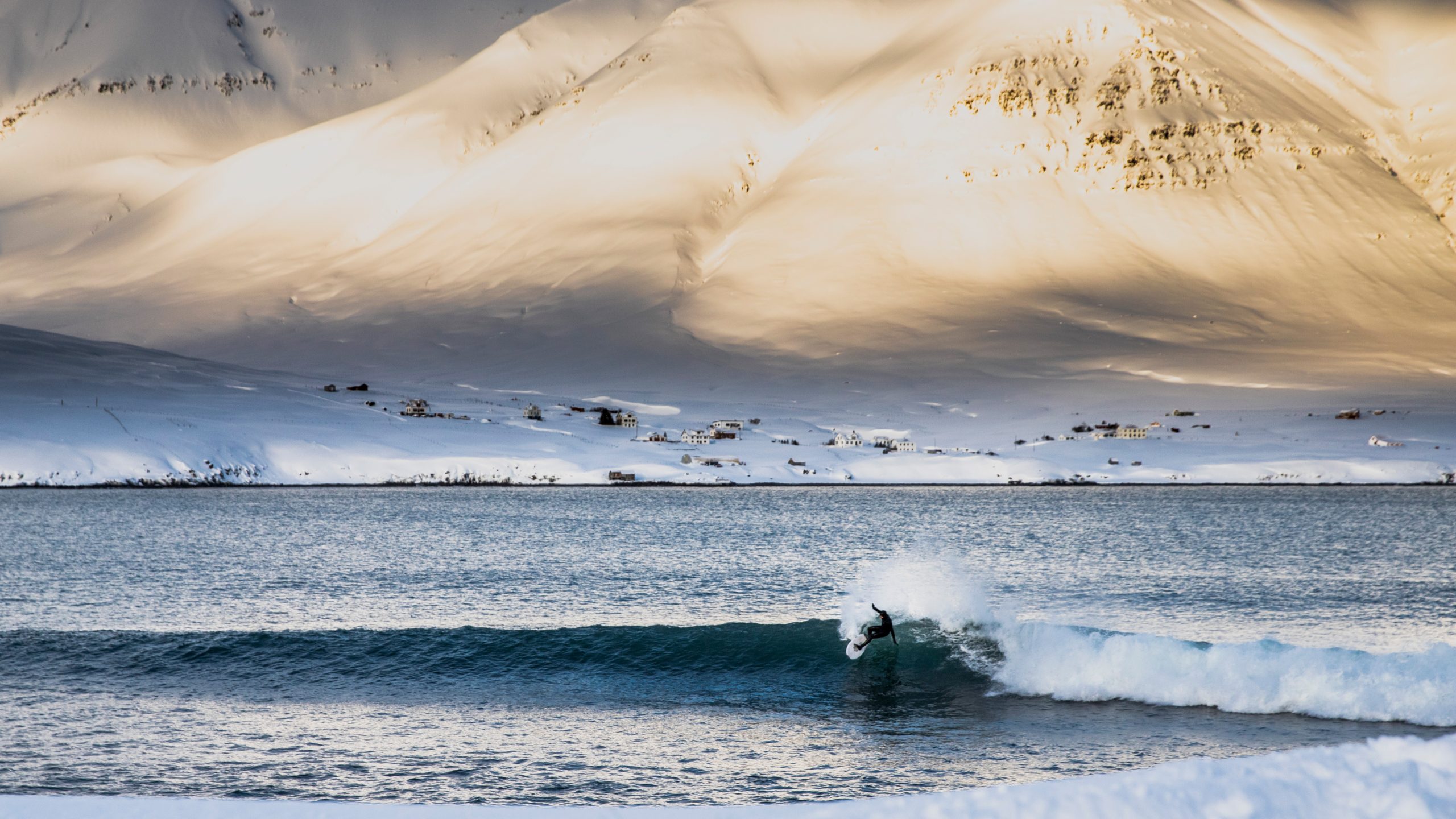 A corner of the Earth: Extreme surfing in Iceland - Oceanographic