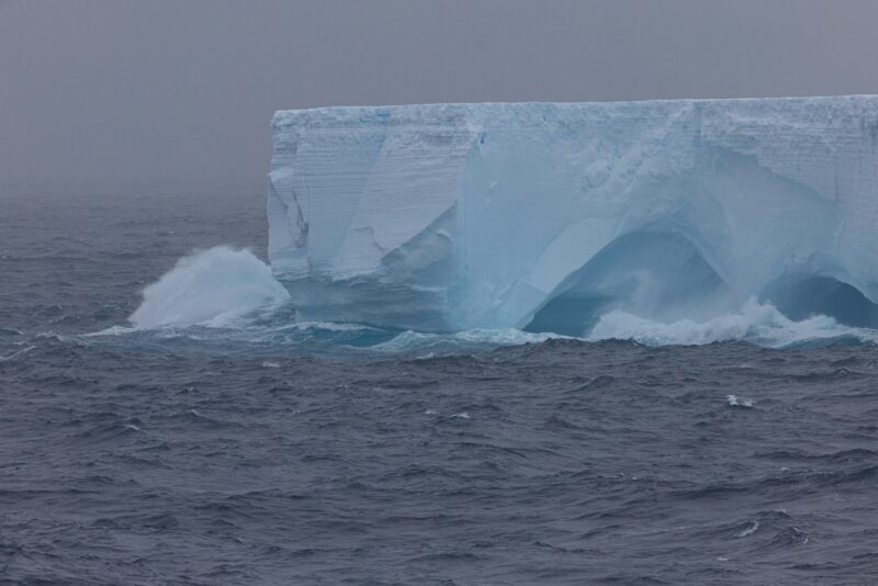 A23a: Trillion tonne iceberg on collision course with South Georgia ...
